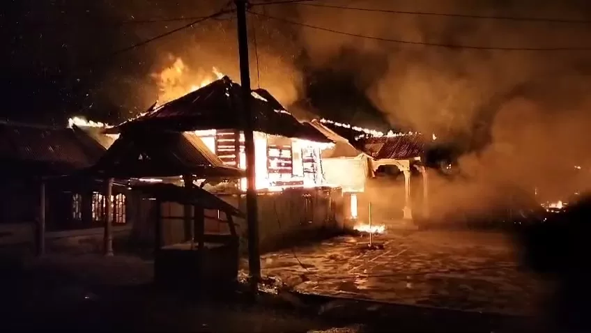 Kebakaran Hebat di Dusun Tebing Tinggi, Dua Rumah Hangus, Kerugian Capai Rp 300 Juta - Sumber ...