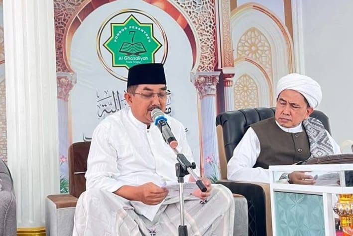 Bupati Anwar Sadat Hadiri Haul Ke-5 Abah Guru Abdullah, Momentum Teladani Perjuangan Ulama ...
